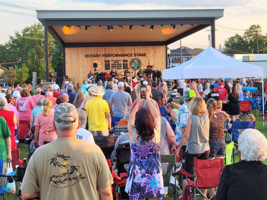 Eagles tribute band rocks Taylorsville – The Taylorsville Times